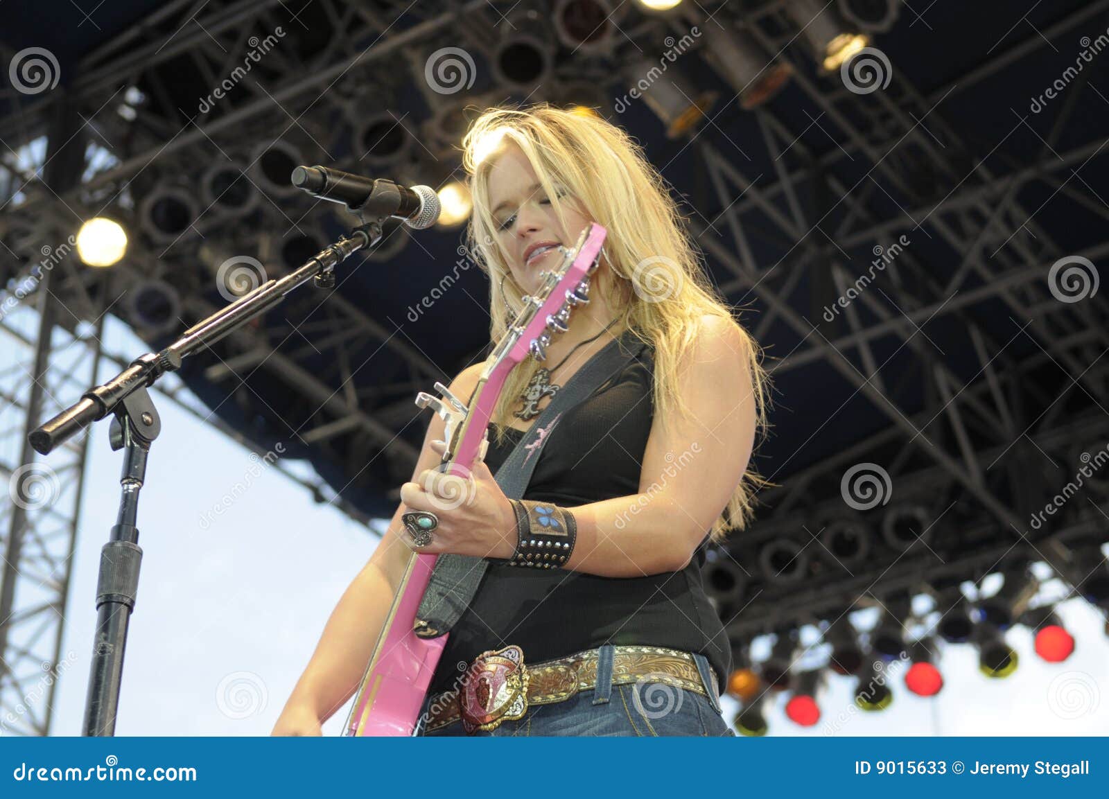 Miranda Lambert editorial stock photo. Image of fairgrounds - 9015633