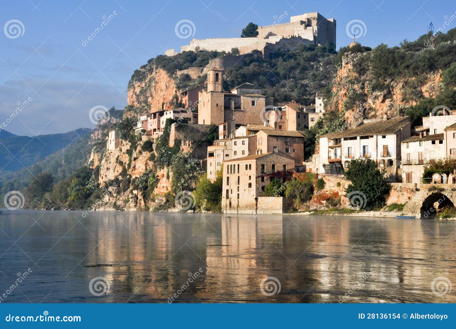 Miravet En Ebro Rivier, Tarragona. (Spanje) Stock Foto - Image of ...