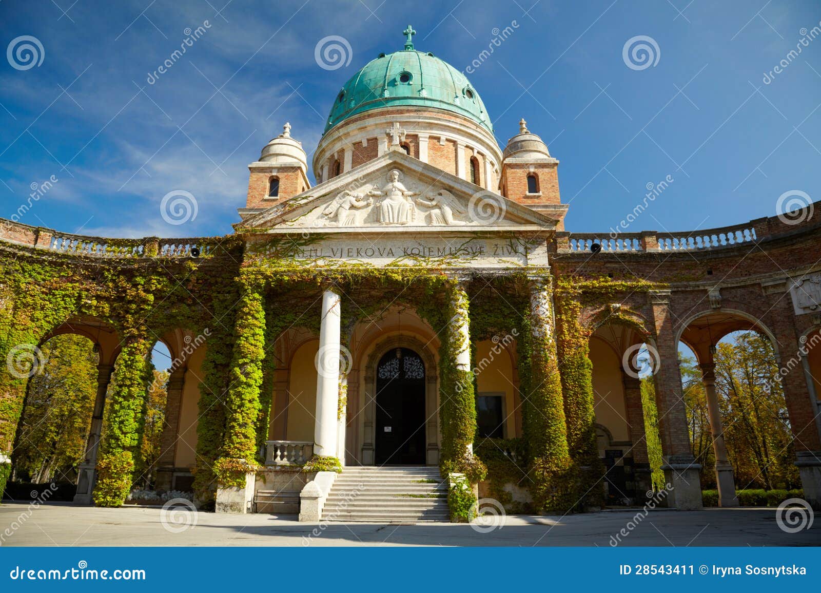 Mirogoj cemetery. Zagreb stock image. Image of christ - 28543411