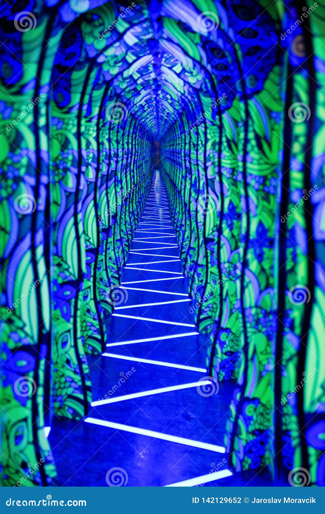 Mirror maze room stock photo. Image of room, reflection - 142129652