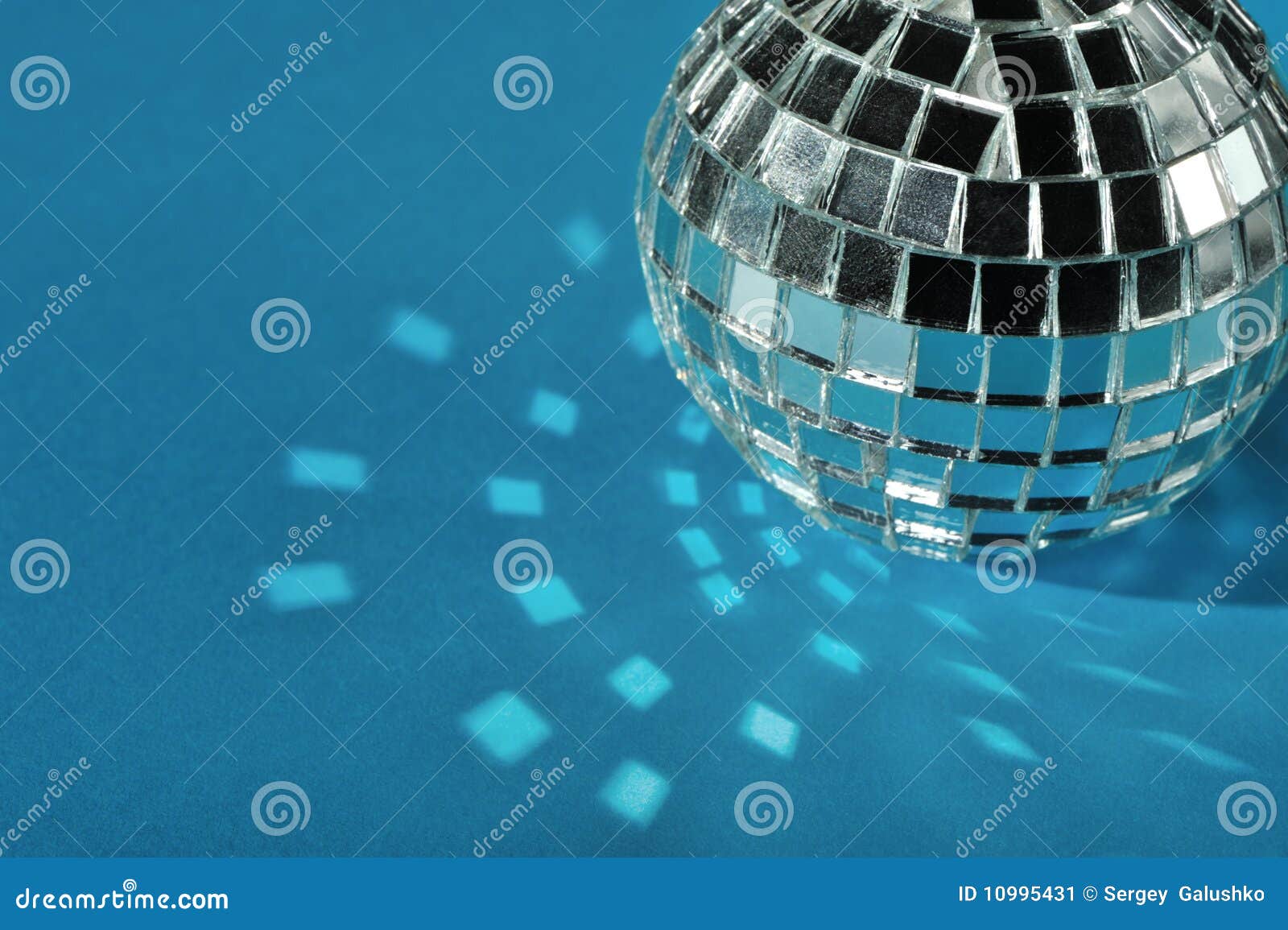 Mirror sphere stock image. Image of ball, illuminated - 10995431