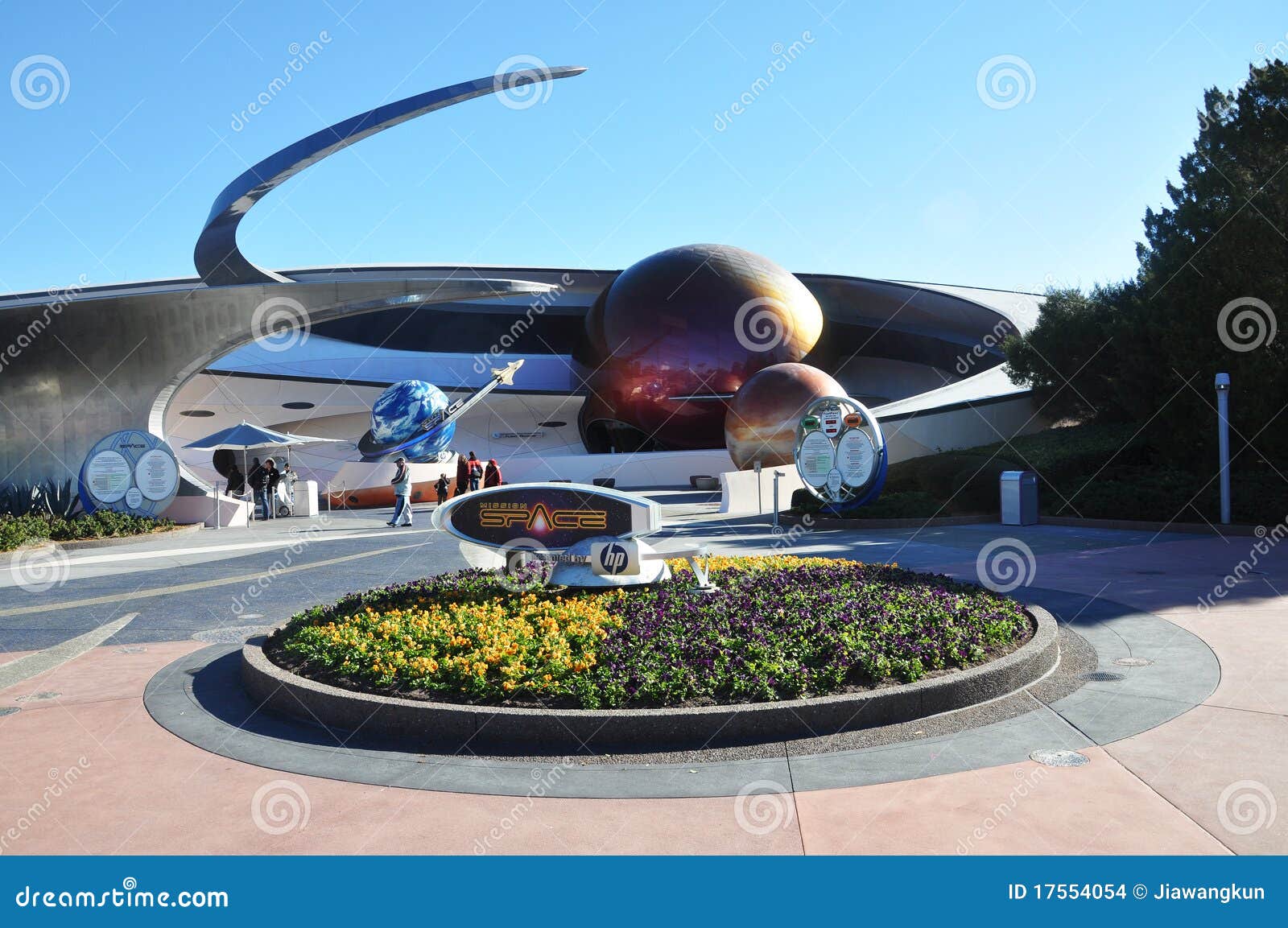 Disney Epcot Centre Space Ship Mountain Ball Across The Water Fountain ...