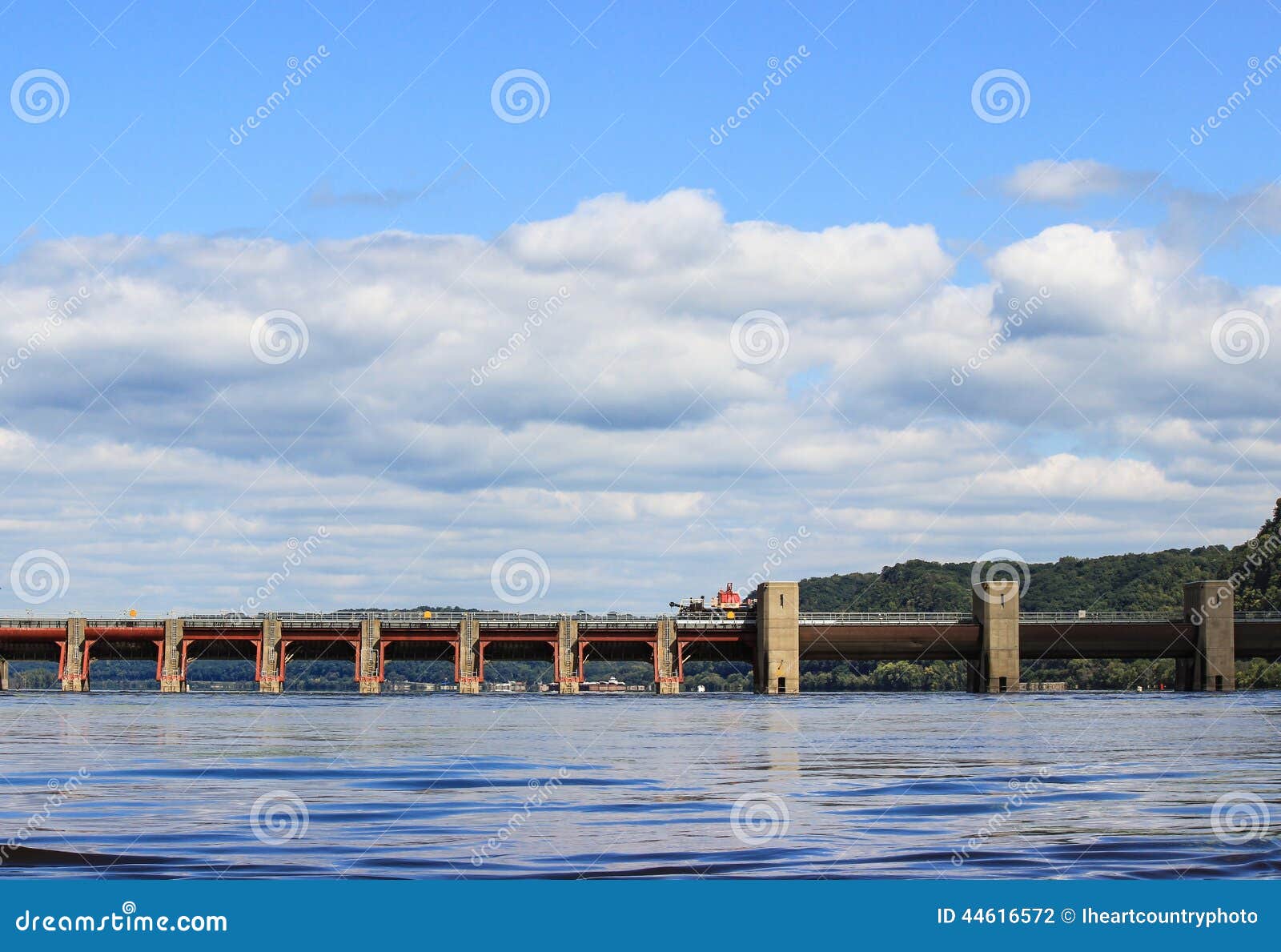 Mississippi River Damn stock photo. Image of lock, wisconsin - 44616572