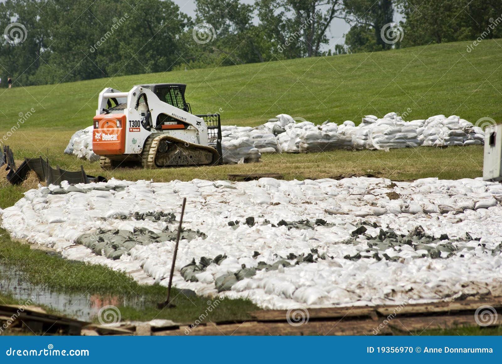 Mississippi River Flood Prevention Editorial Image - Image of ...