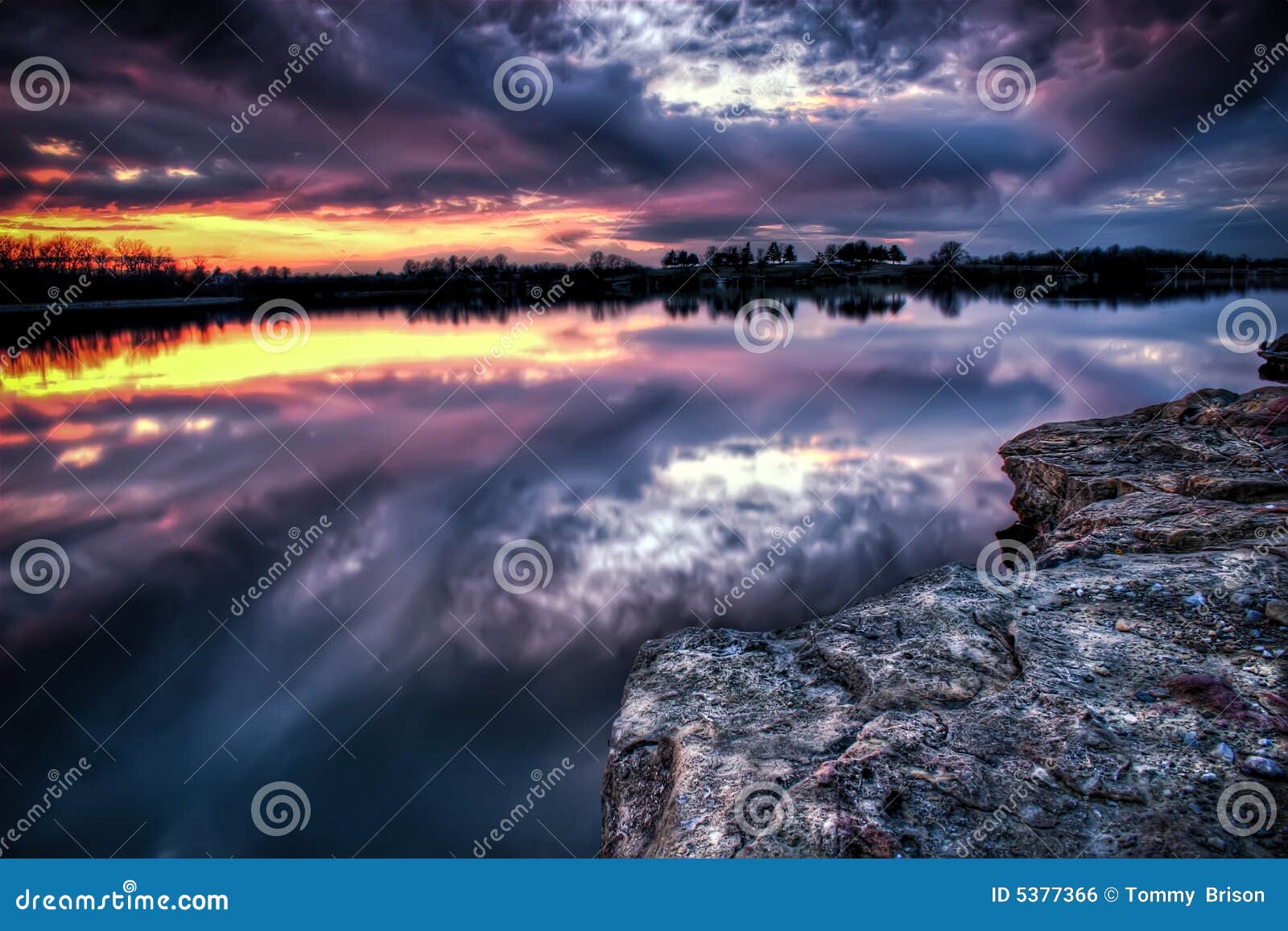 Missouri Sunset Over a Lake Stock Photo - Image of light, creation: 5377366