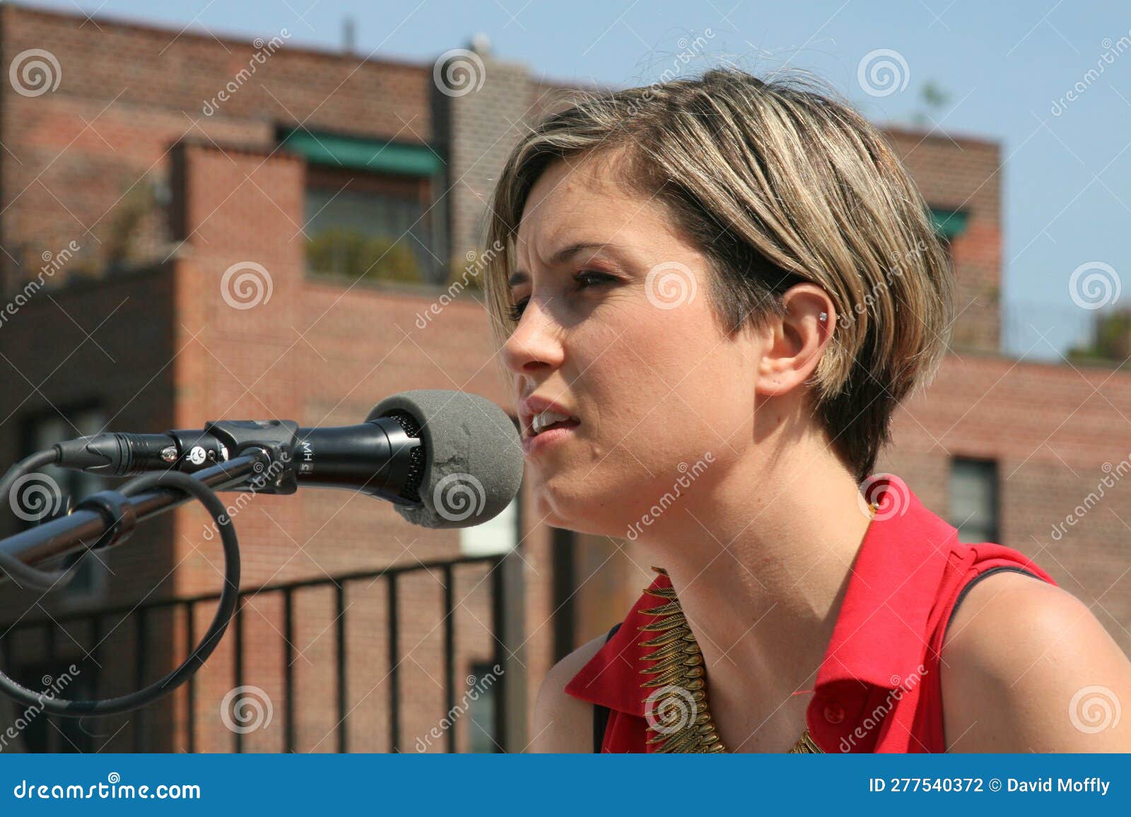 Missy Higgins in Session on a Rooftop in NYC Editorial Photography ...