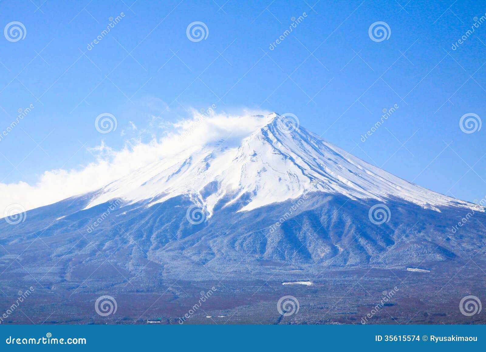 The Mist and Snow on Fujiyama Stock Photo - Image of snow, landscape ...