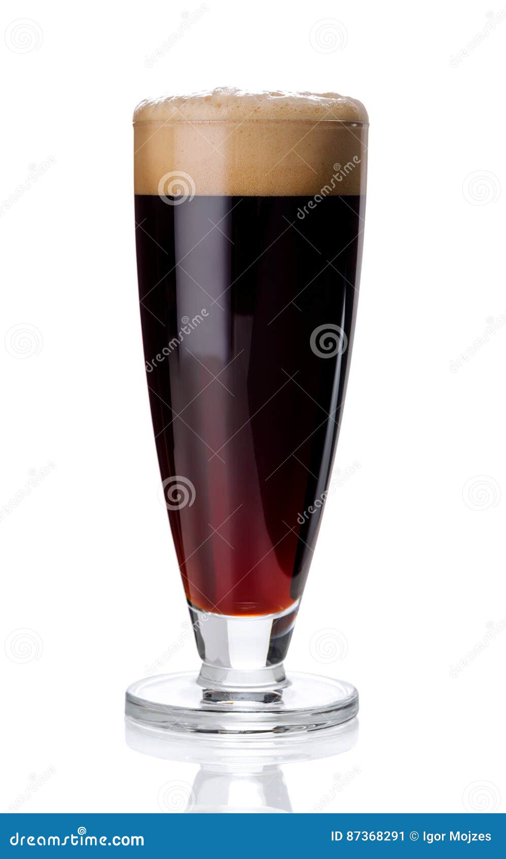 Mistedglas Rood Bier Op Wit Stock Afbeelding - Image of gouden, alcohol ...