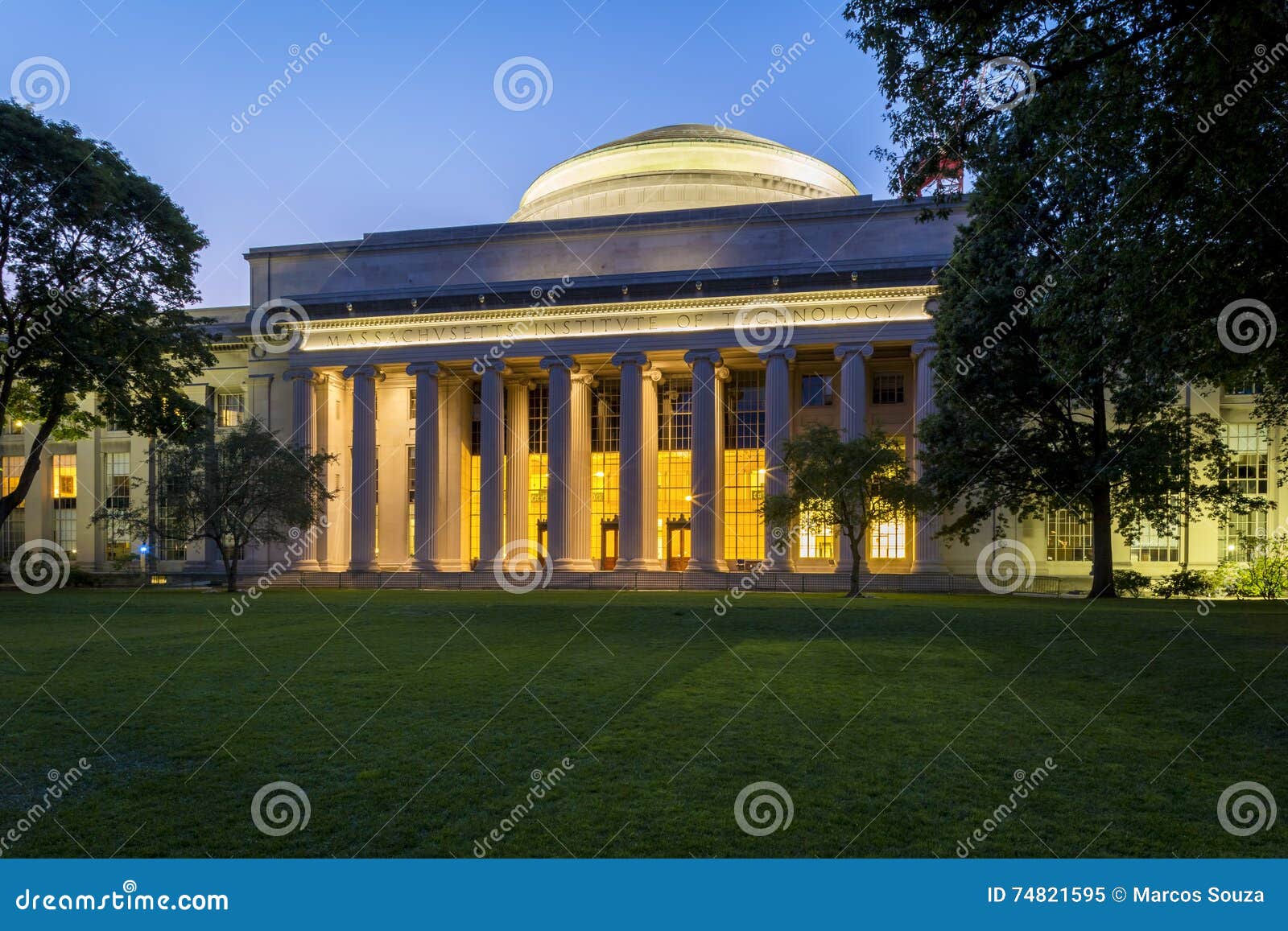 MIT imagem de stock. Imagem de graduado, alunos, tecnologia - 74821595