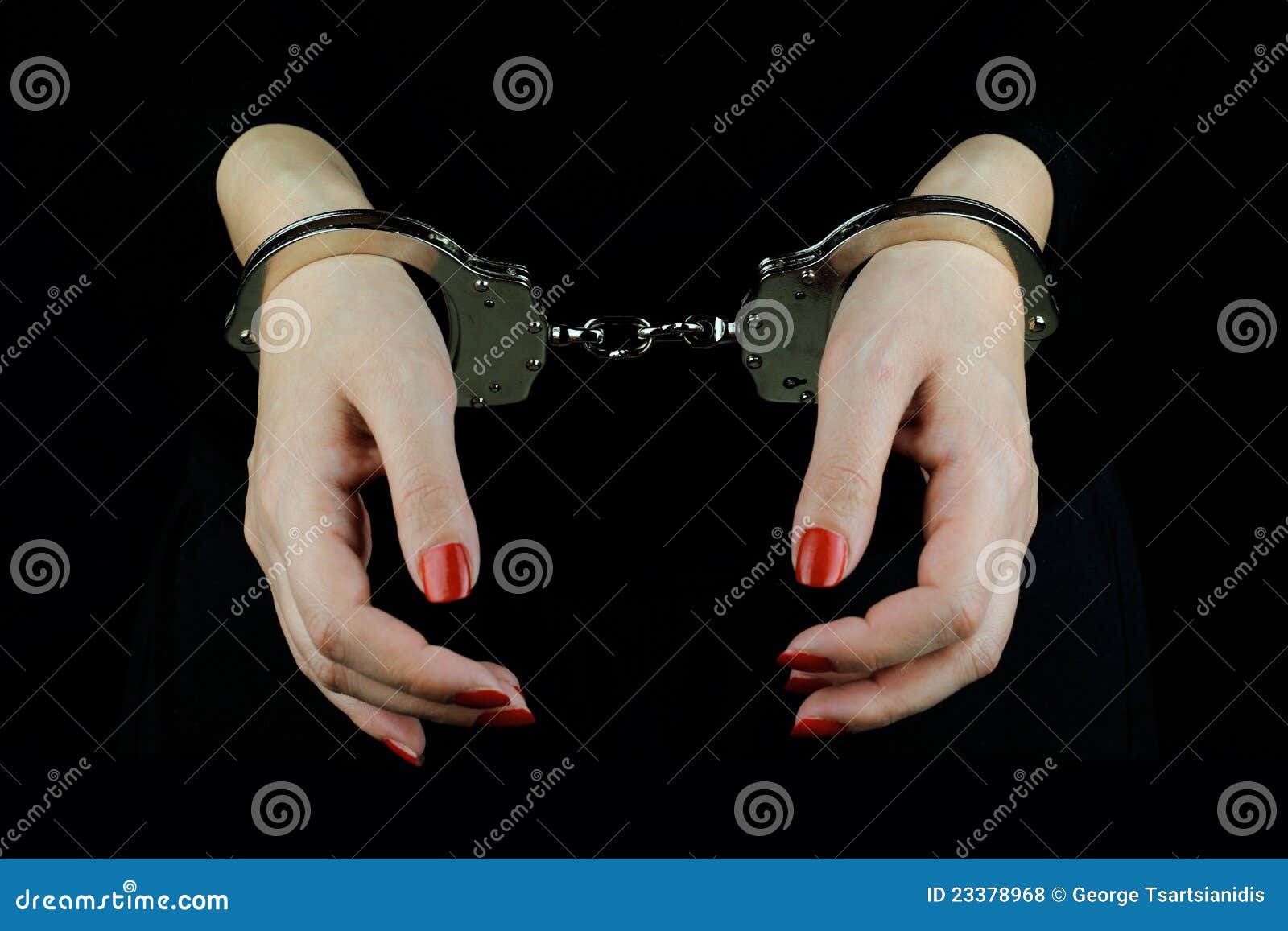 Mit Handschellen Gefesselte Frauenhände Stockfoto - Bild von anhalten ...