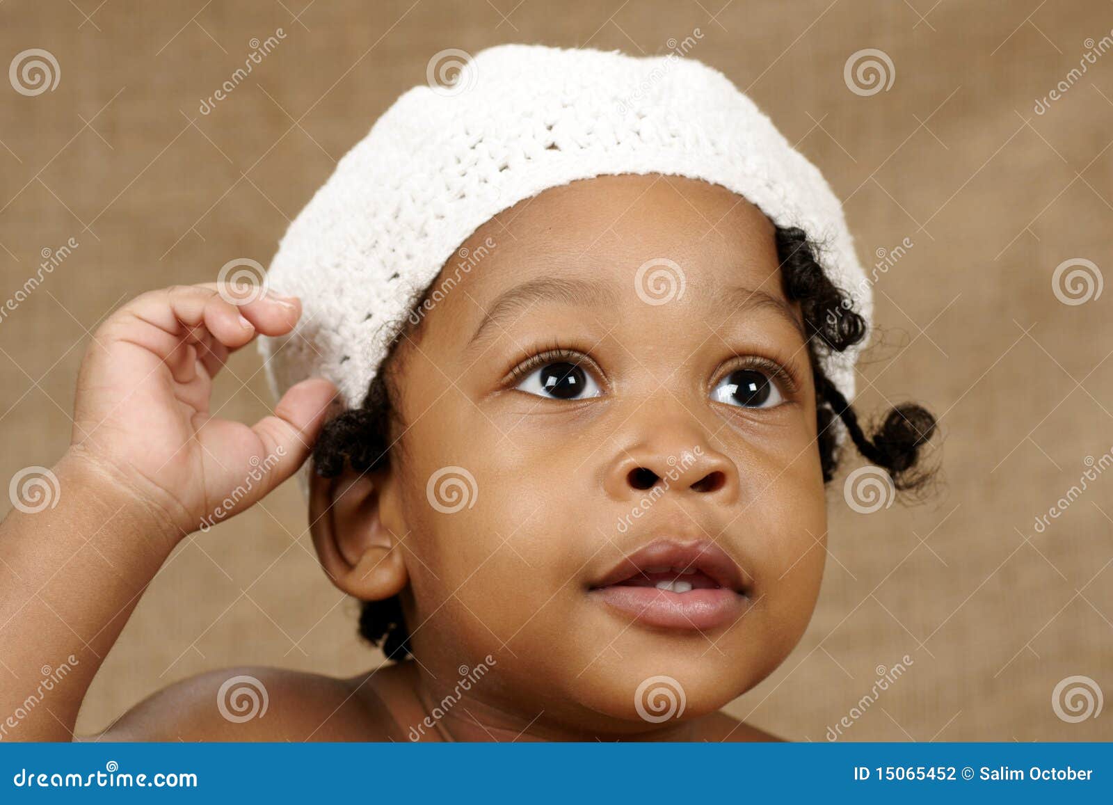 Mit Leuchtenden Augen Kleinkind Mit Hut Stockfoto - Bild von braun ...