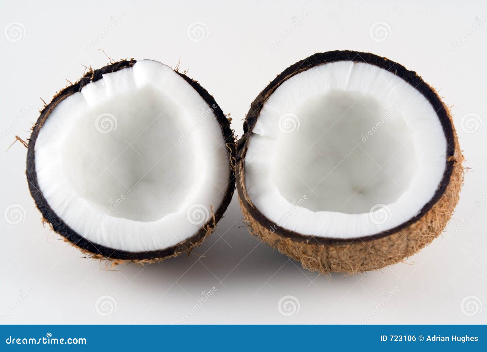 Mitades del coco foto de archivo. Imagen de isla, salud - 723106