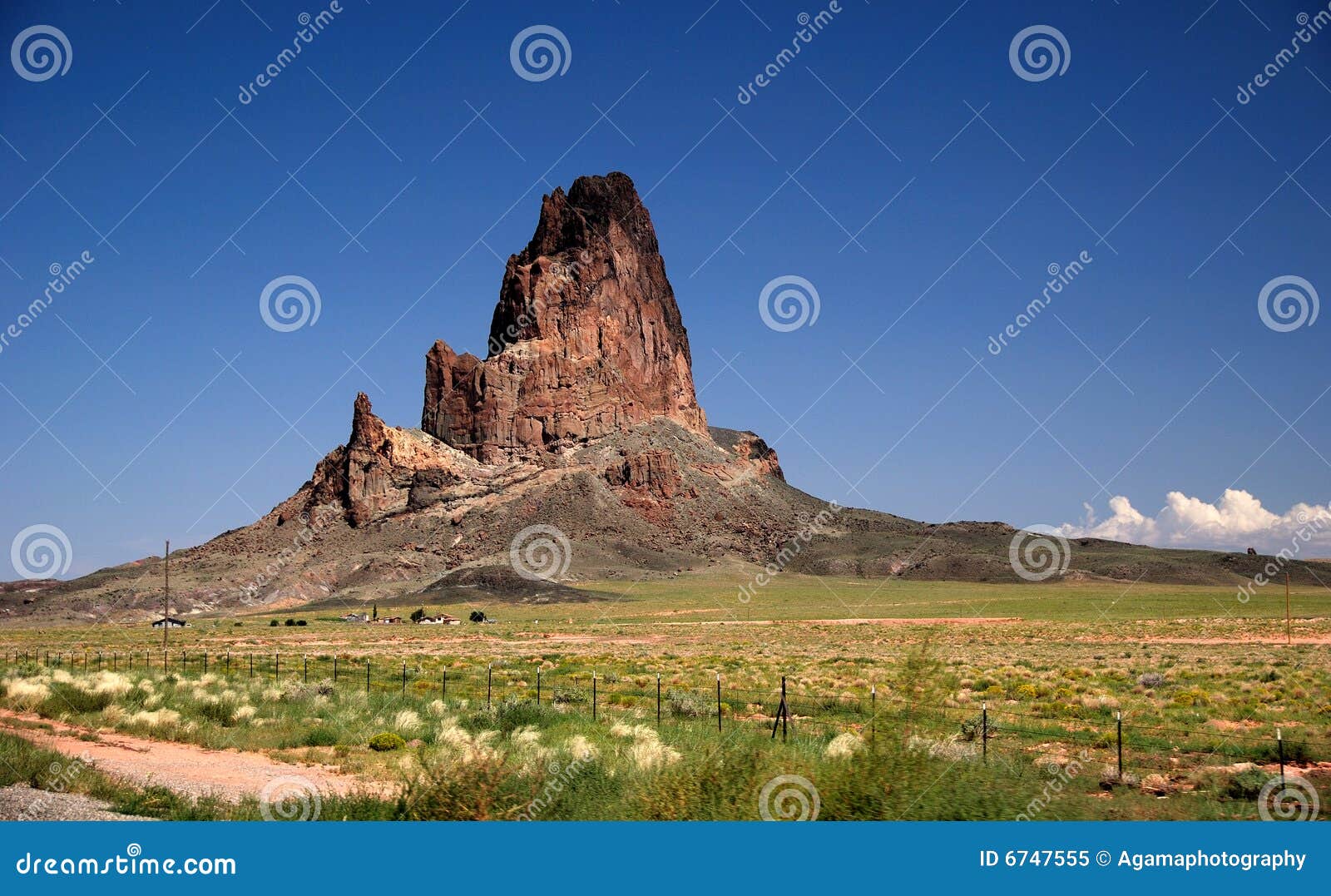 Mitchell Butte stockbild. Bild von abnutzung, tourismus - 6747555