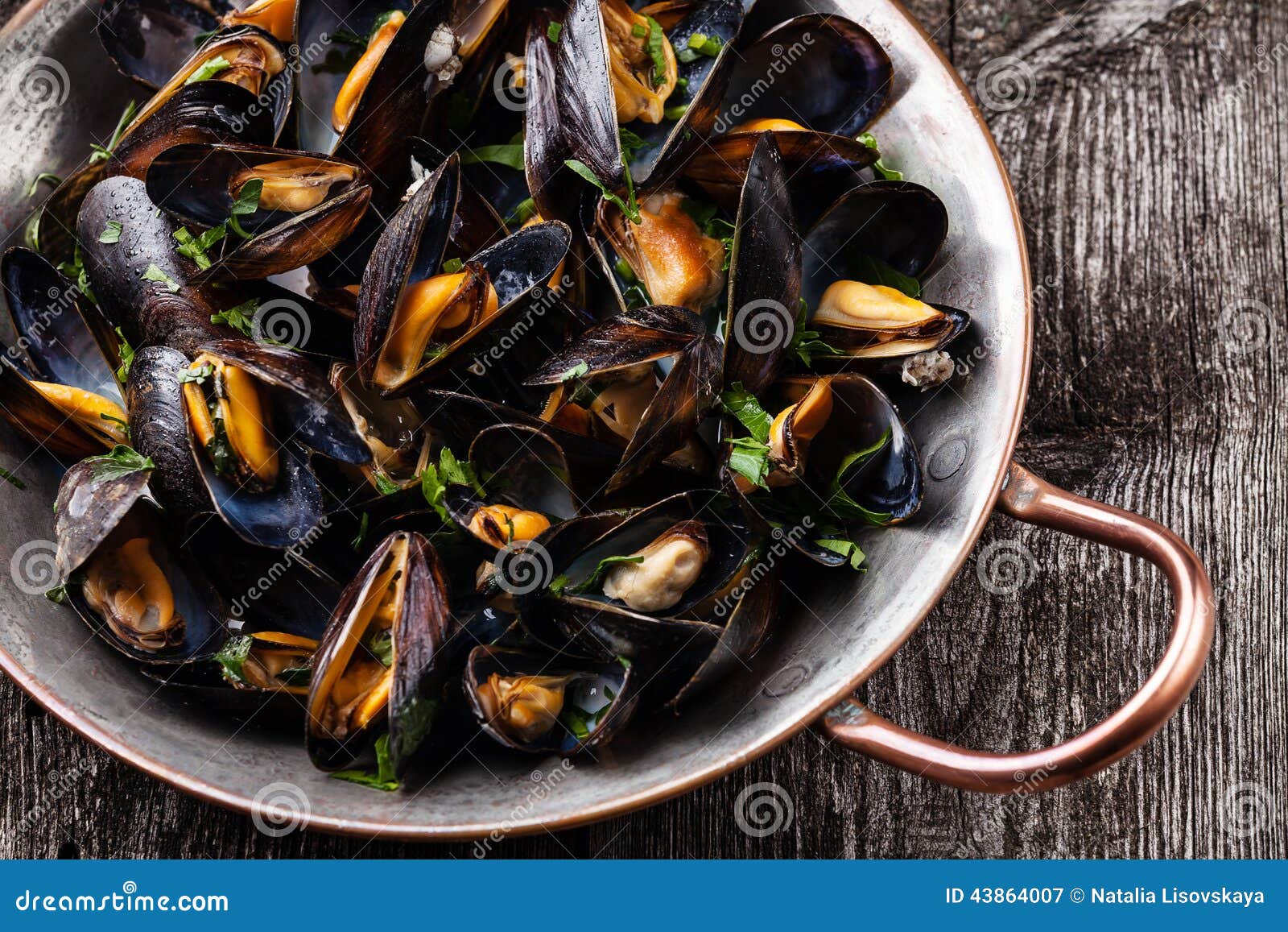Mitili bolliti immagine stock. Immagine di scuro, commestibile - 43864007