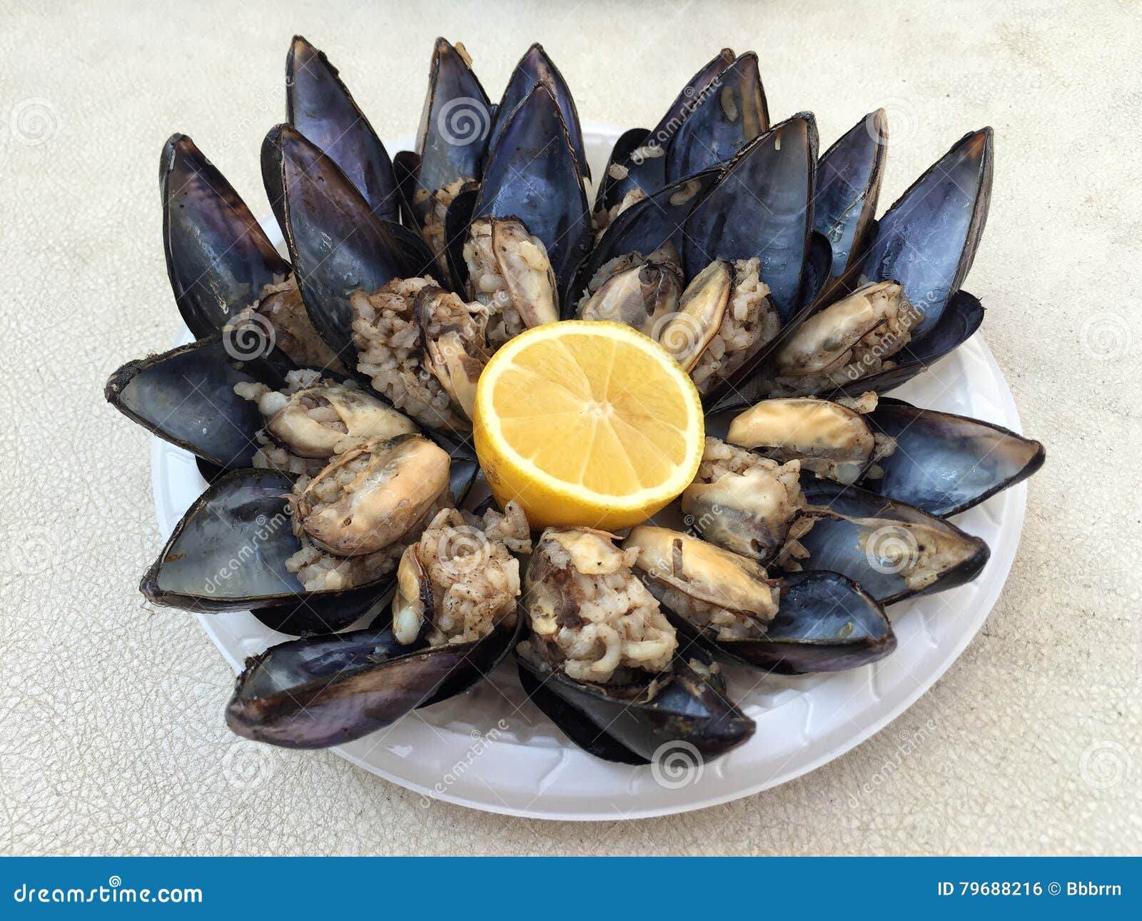 Mitili farciti fotografia stock. Immagine di ristorante - 79688216