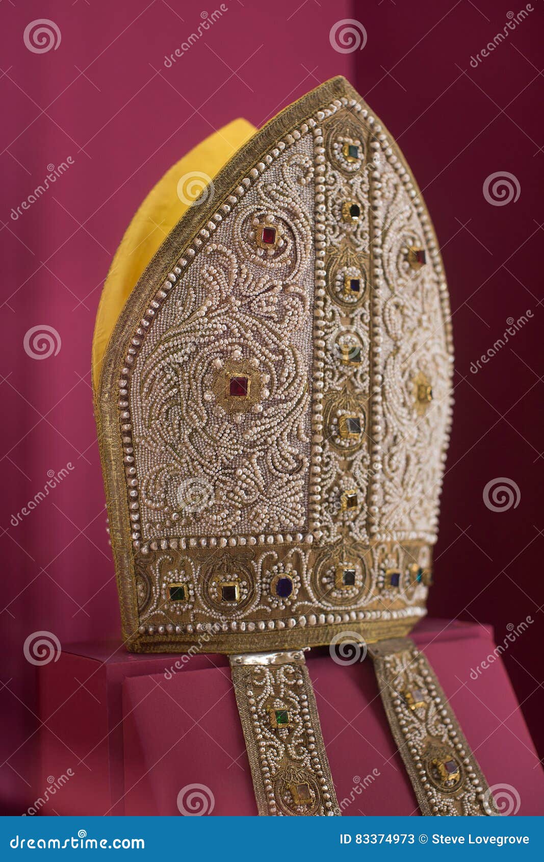 Mitre Papale Dans Les Galeries De Medici Photo stock éditorial - Image ...