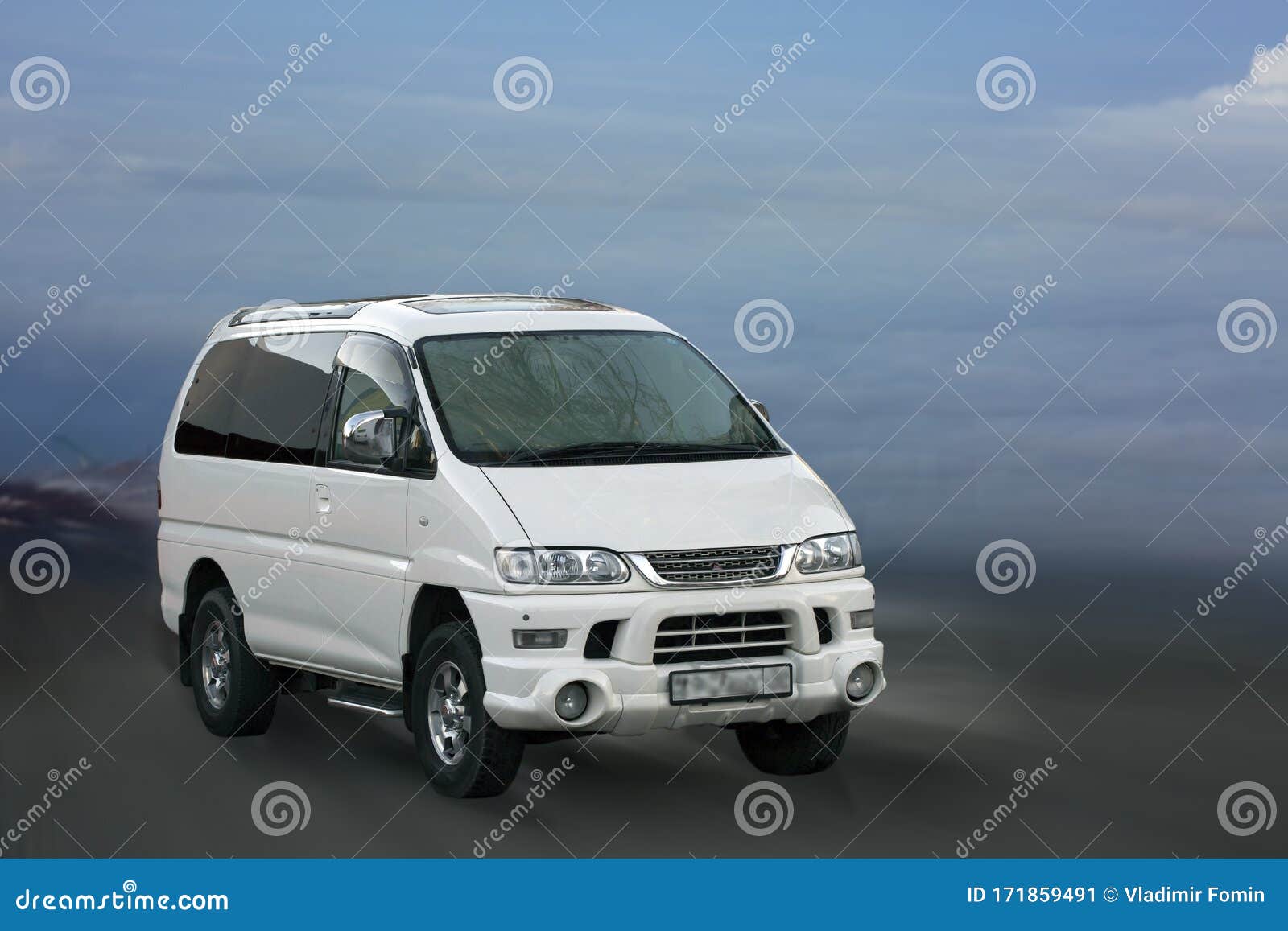 Mitsubishi Delica White Minibus. Stock Image - Image of morning, white ...