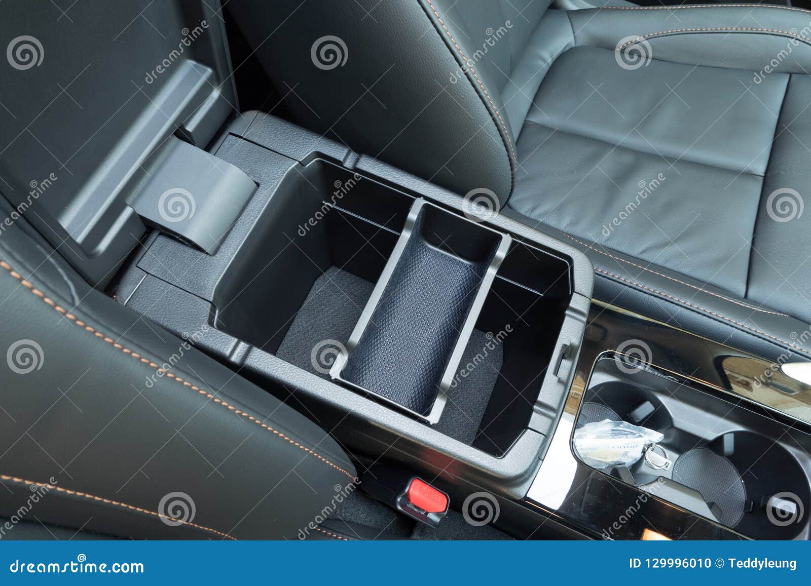 Mitsubishi Eclipse Cross Storage Box Editorial Image - Image of speed ...