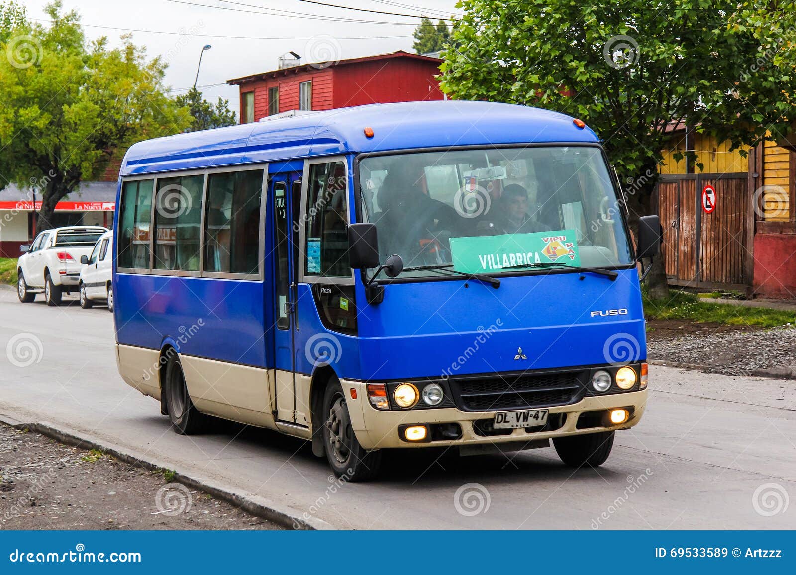 Mitsubishi Fuso Rosa imagen de archivo editorial. Imagen de transporte ...