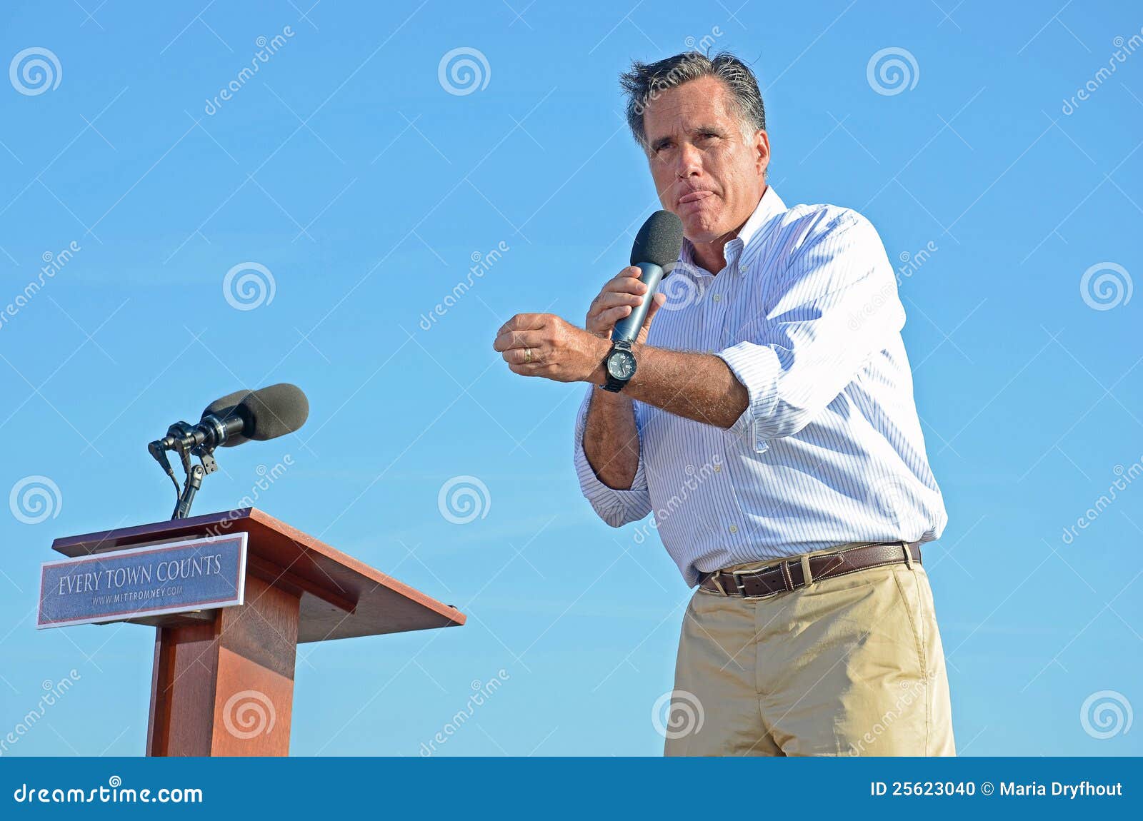 Mitt Romney campaigning editorial image. Image of summer - 25623040
