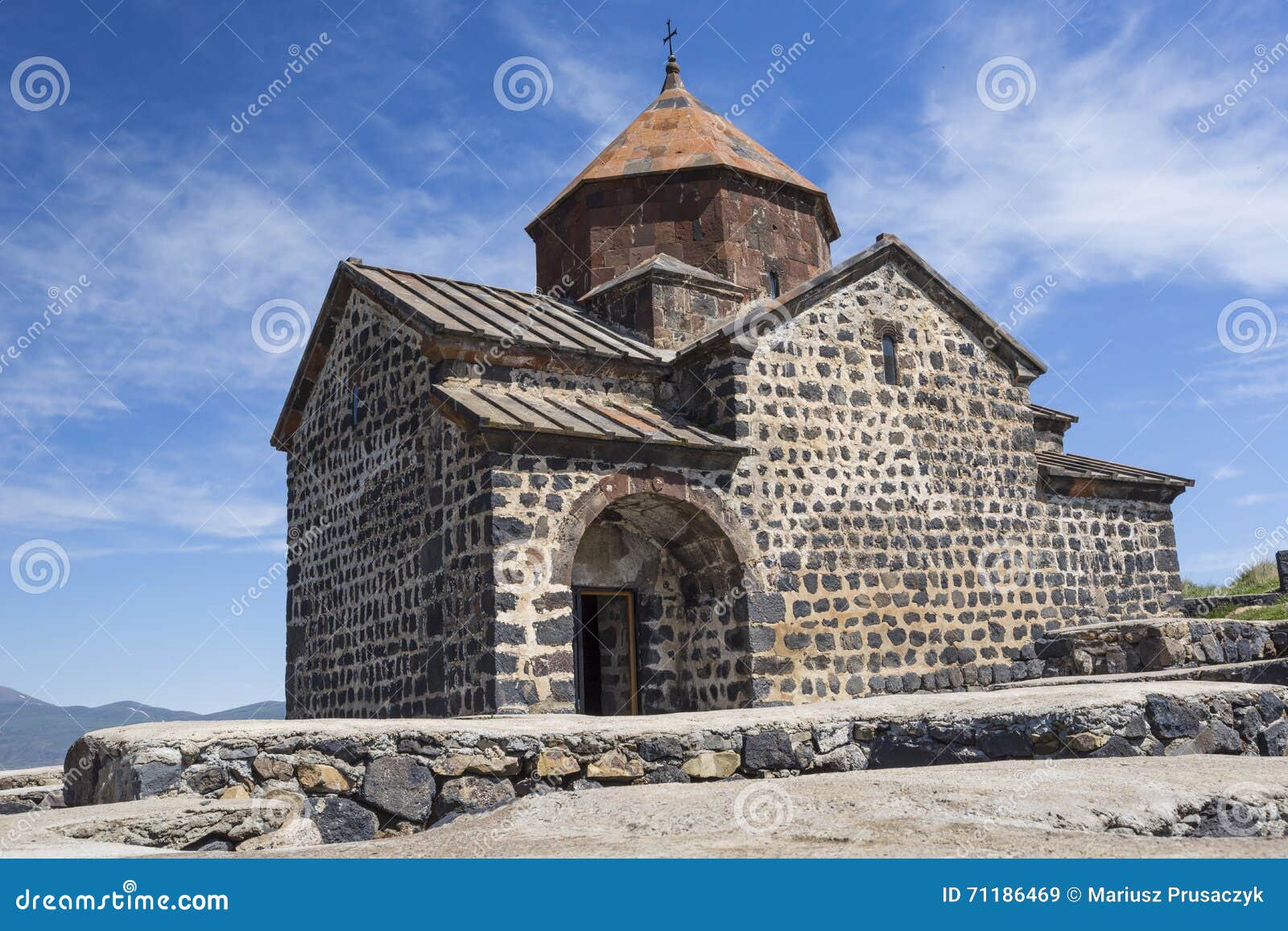 Mittelalterliche Kirche Auf Sevan See, Armenien Stockbild - Bild von ...