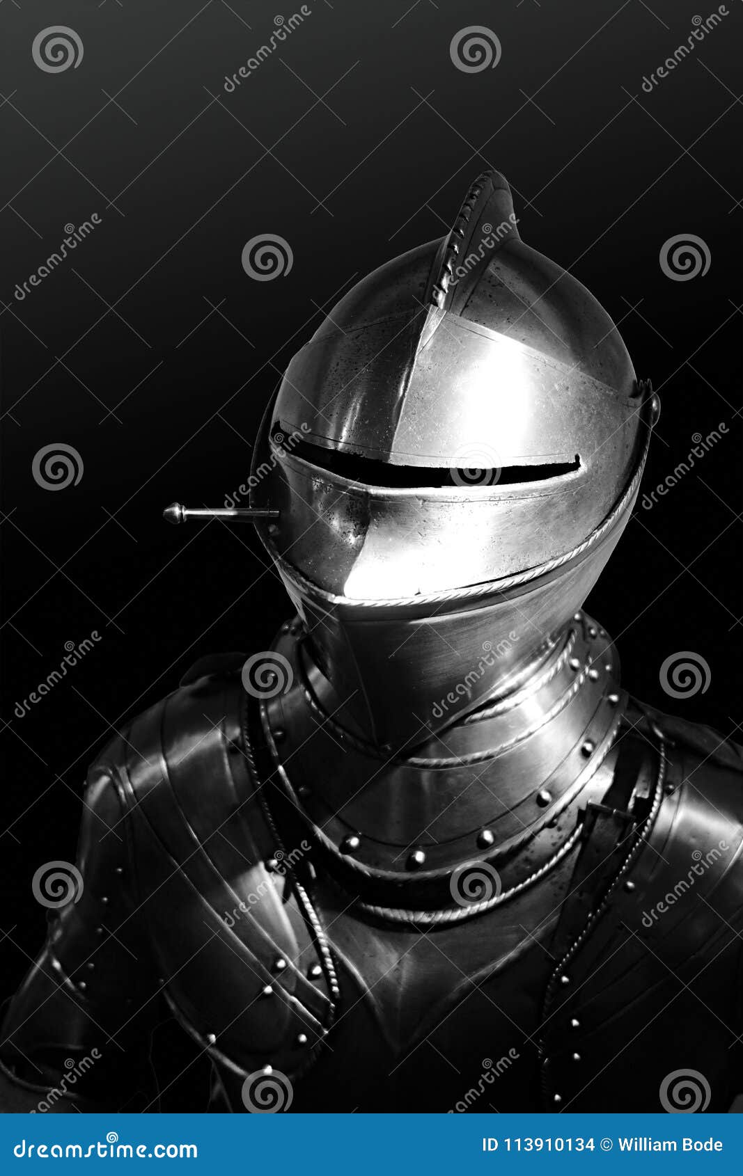 Mittelalterliche Ritter Armor Suit Helmet 3/4 Von Oben Stockfoto - Bild ...