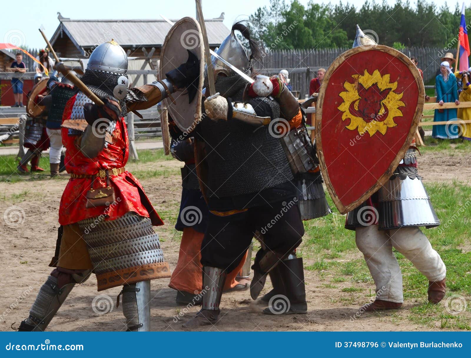 Mittelalterlicher Ritter-Kampf Redaktionelles Foto - Bild von armee ...