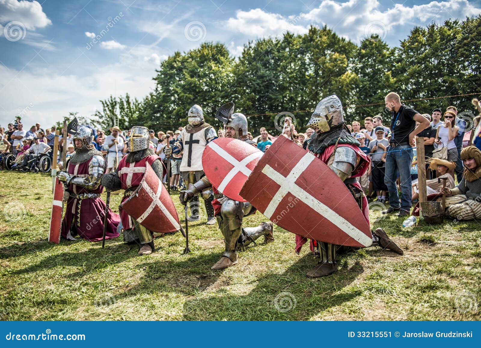 Mittelalterliches Ritterkämpfen Redaktionelles Foto - Bild von ladung ...