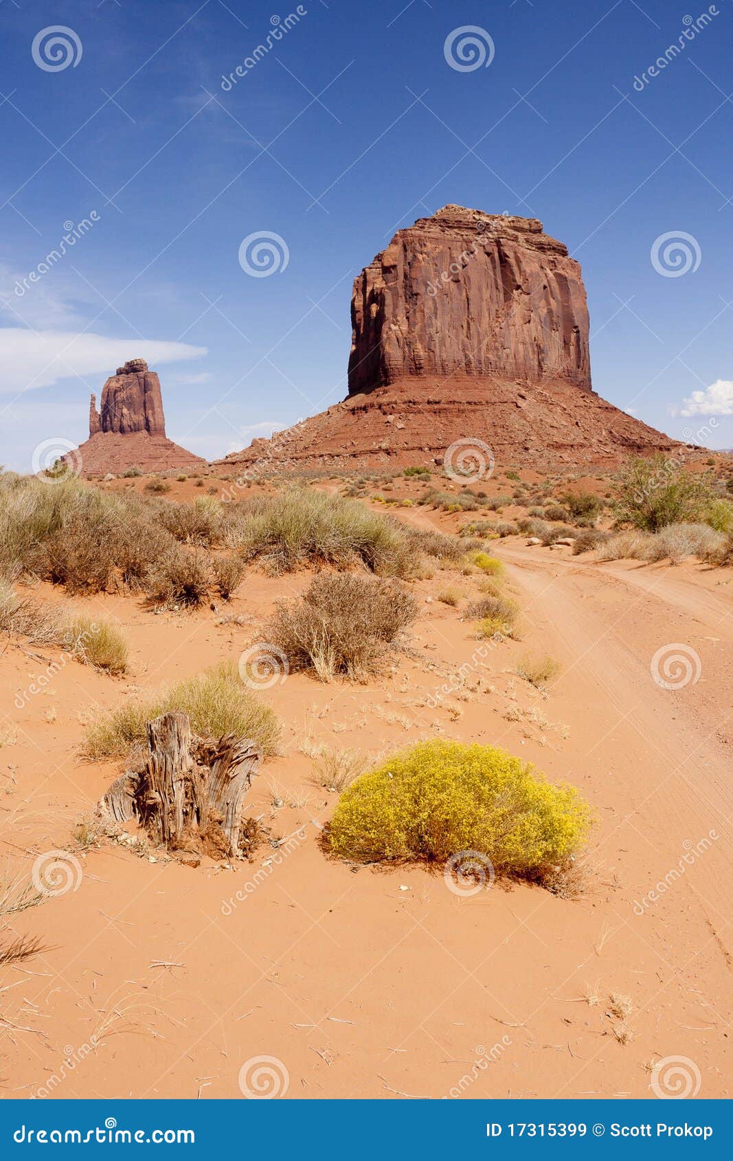 The Mittens at Monument Valley Stock Image - Image of grand, park: 17315399