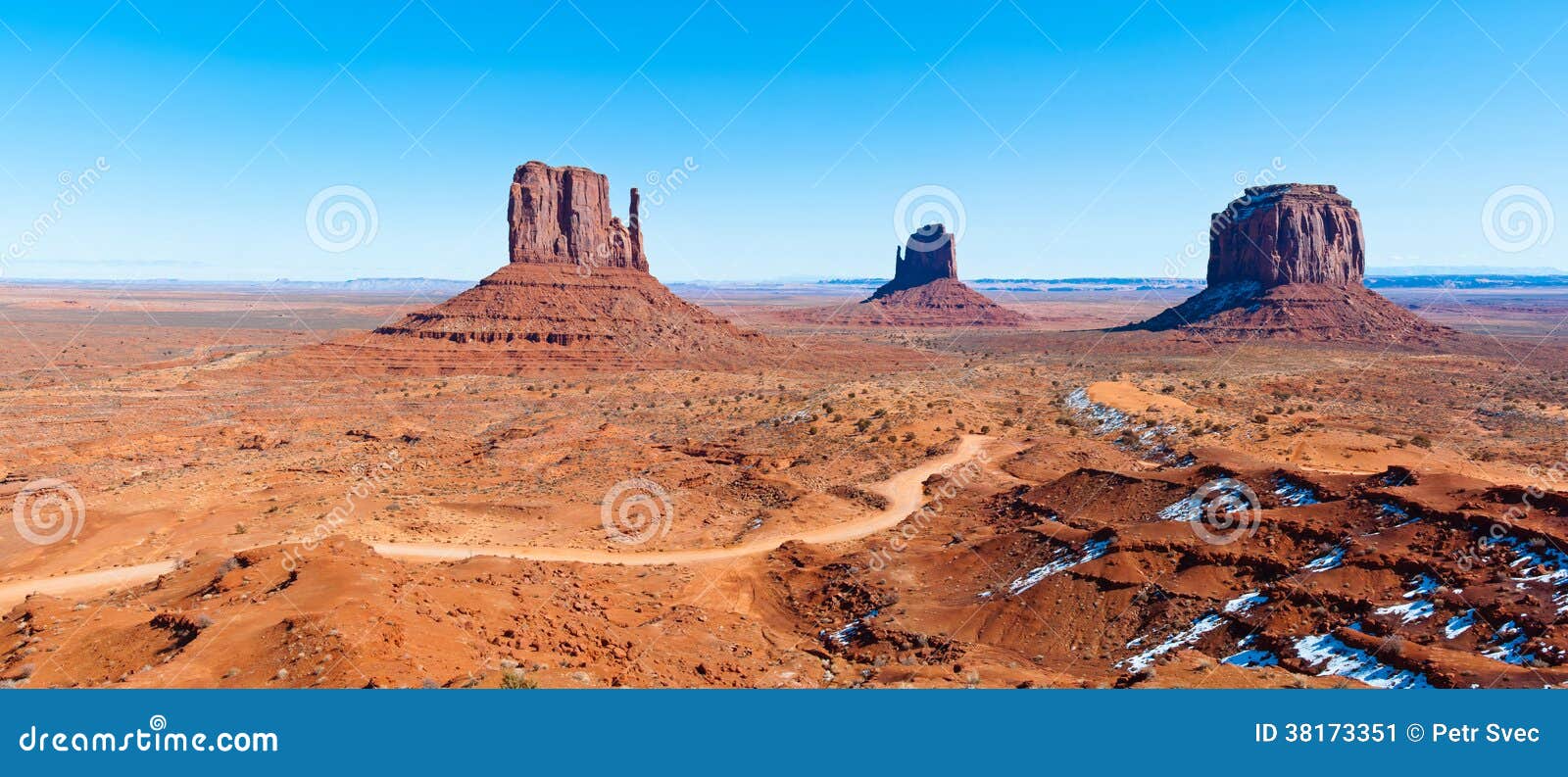 The Mittens in Monument Valley Stock Image - Image of spectacular, blue ...