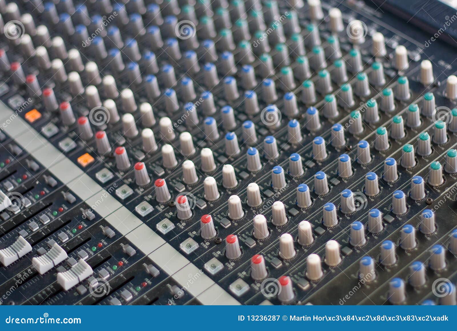 Royalty Free Stock Photography: Mix Pult. Image: 13236287