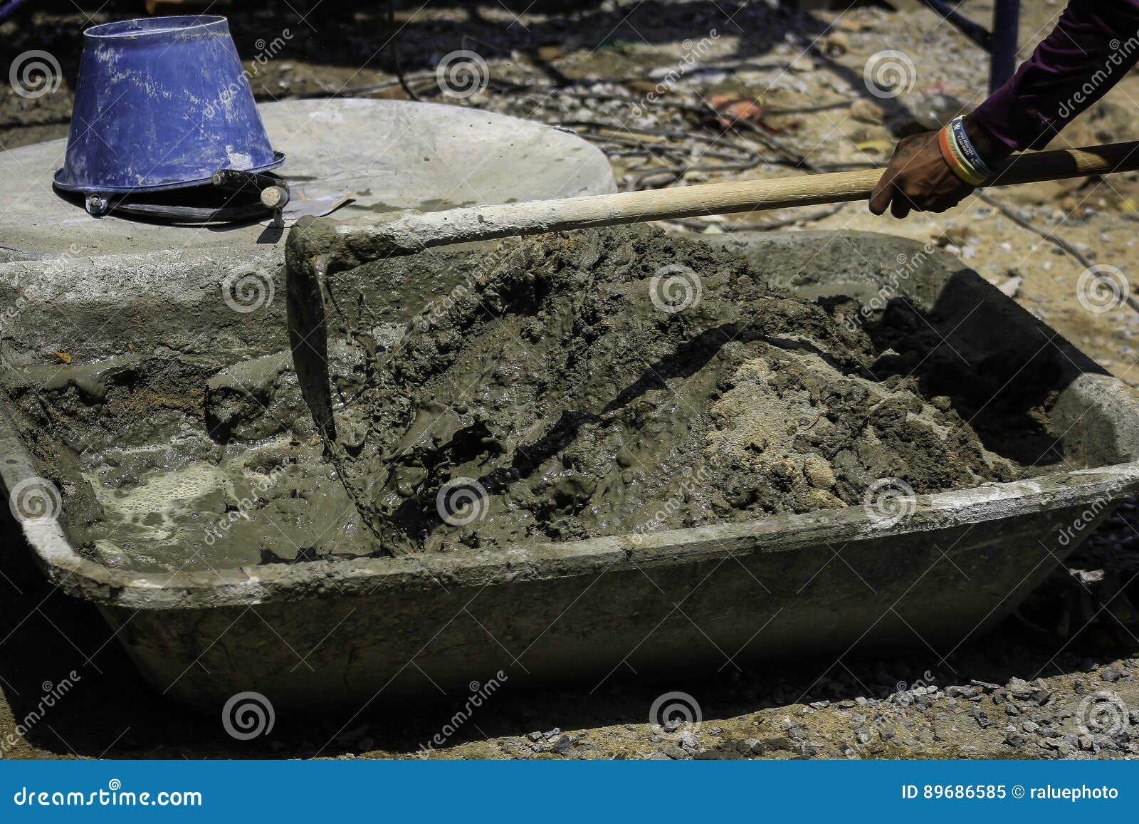Mixing concrete with sand stock image. Image of wall - 89686585
