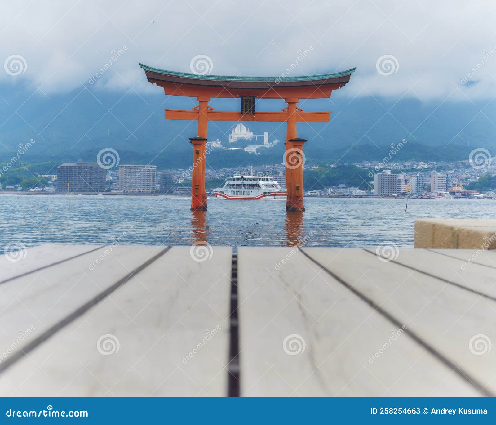 Miyajima Temple Torii Gate, Hiroshima Editorial Stock Photo - Image of ...