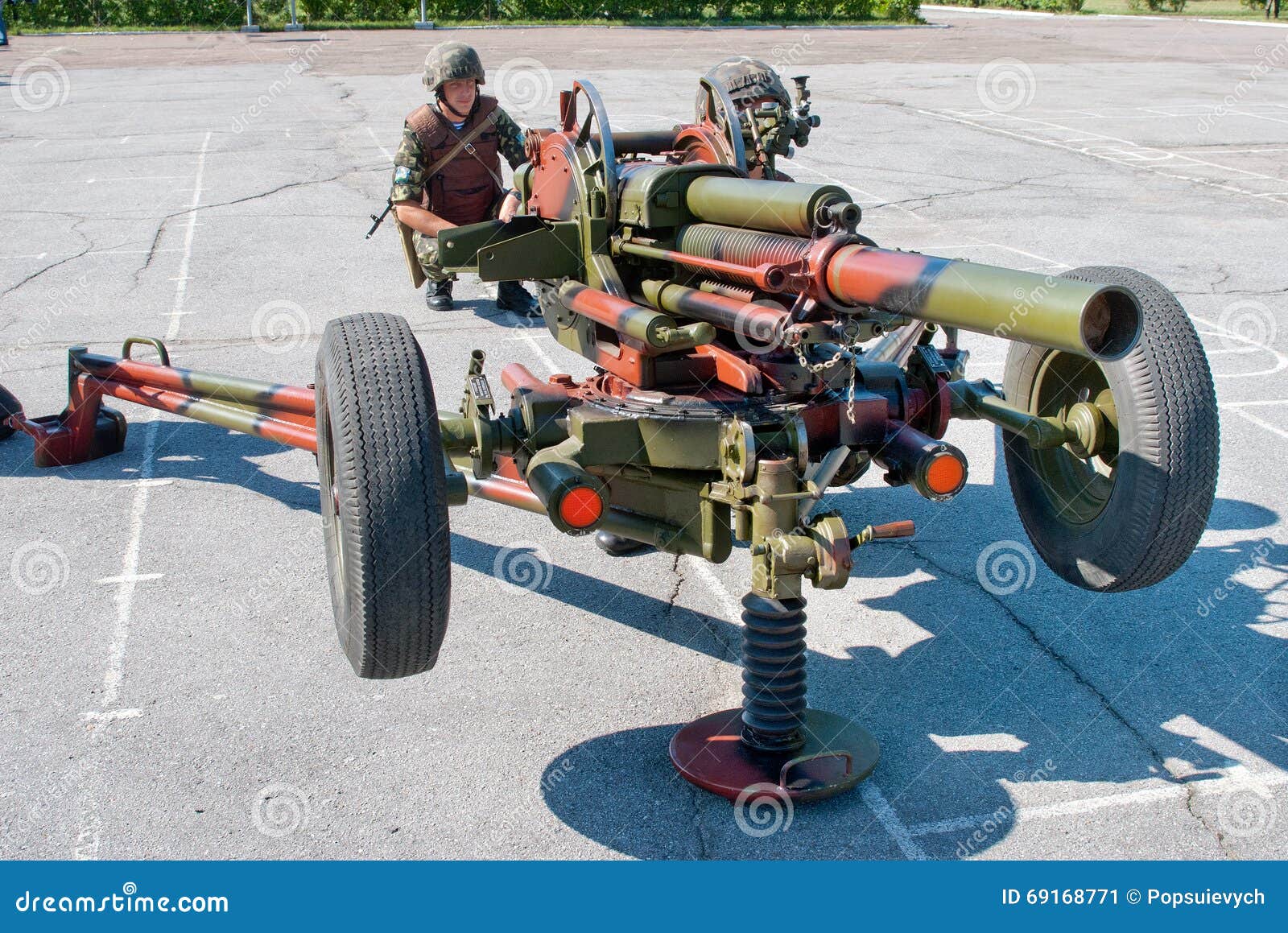 82-mm mortar editorial photo. Image of green, soldiers - 69168771