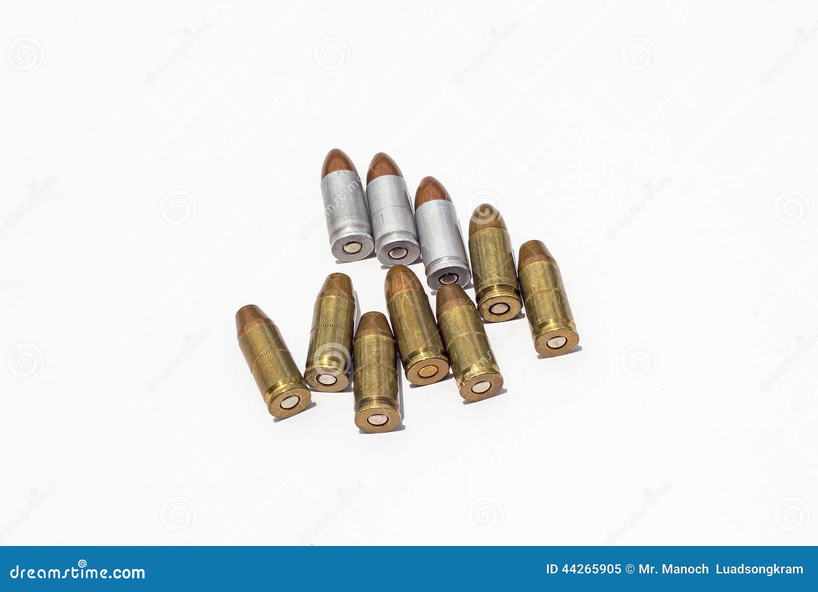 9mm Munitie Kogels Op Lichte Achtergrond Stock Afbeelding - Image of ...