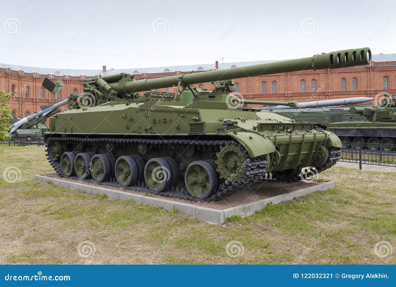 152-mm self-propelled gun stock image. Image of armoured - 122032321