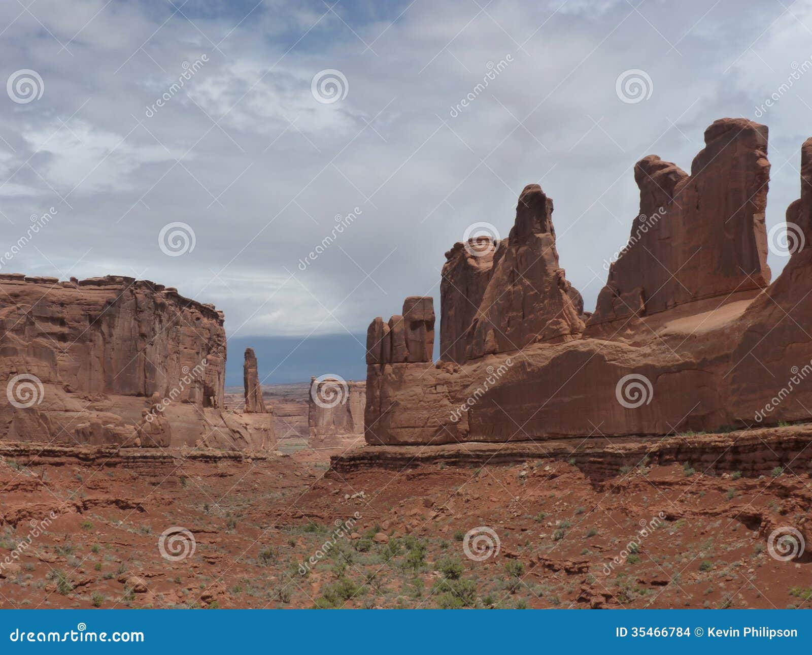Moab foto de archivo. Imagen de rocas, barranca, rojo - 35466784