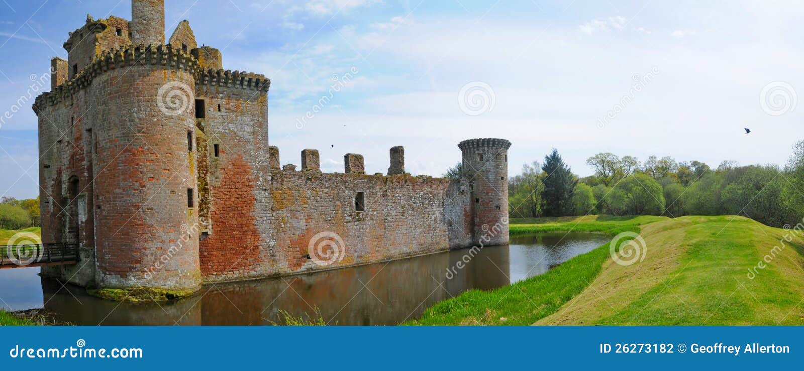 Moat and the castle stock photo. Image of scotland, scottish - 26273182