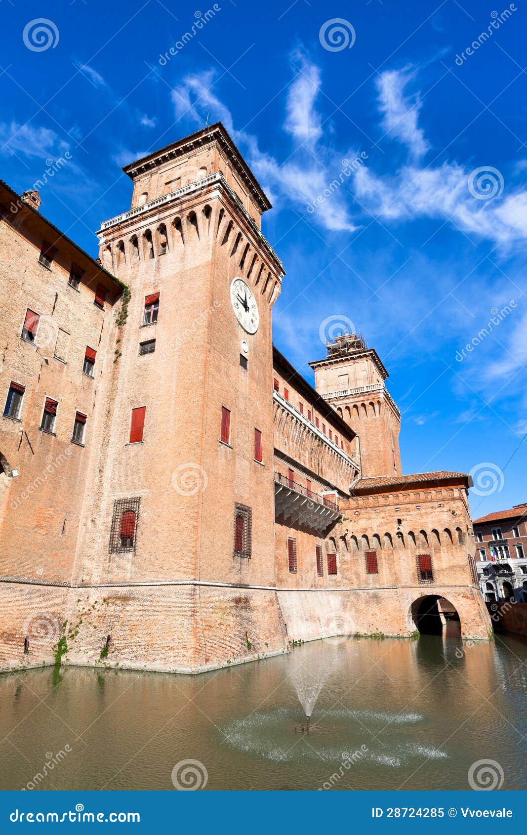 Moat and the Castle Estense in Ferrara Stock Image - Image of building ...