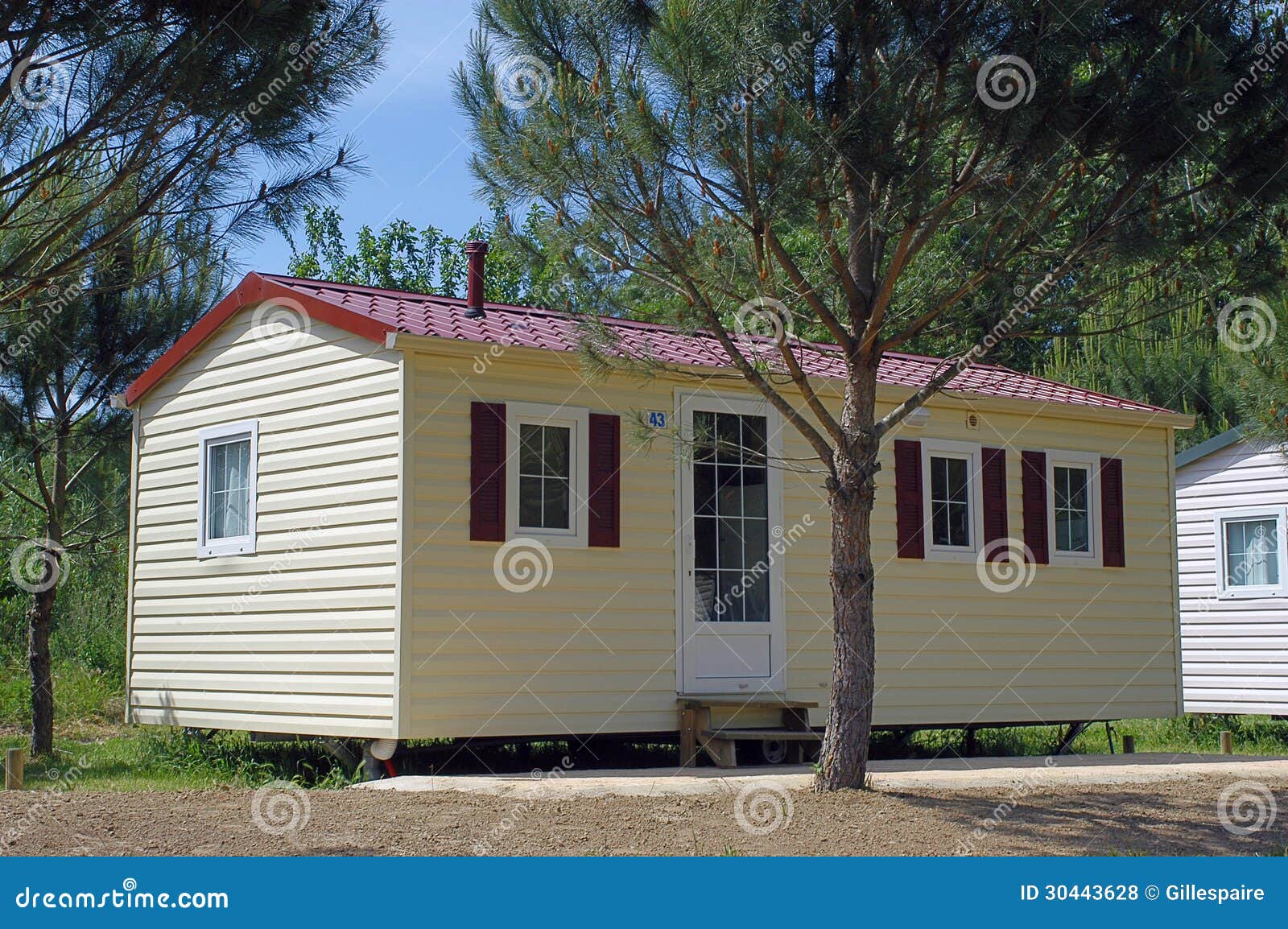 Mobil-casa Em Um Acampamento Foto de Stock - Imagem de divertimento ...