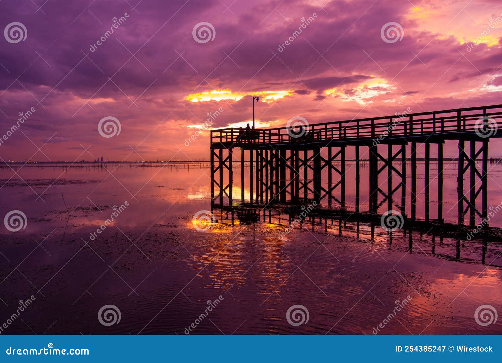 Mobile Bay at sunset stock image. Image of reflection - 254385247