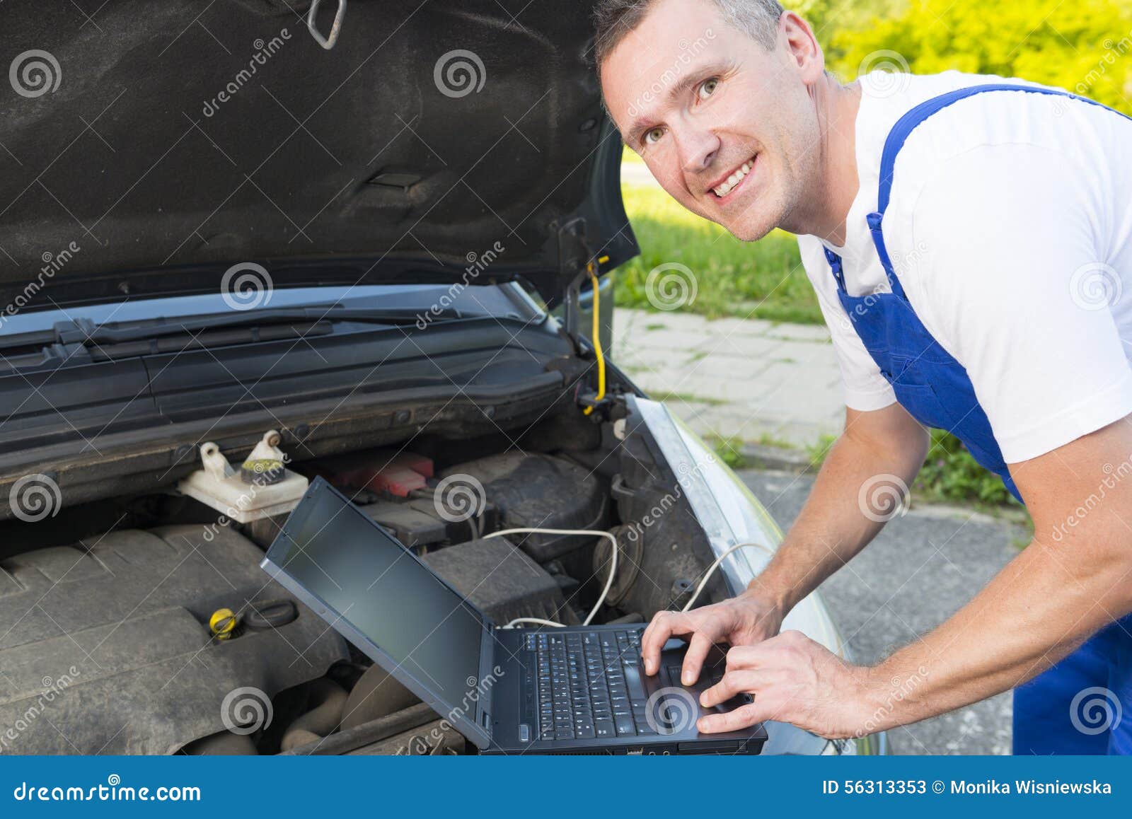 Mobile car assistance stock image. Image of people, engine - 56313353