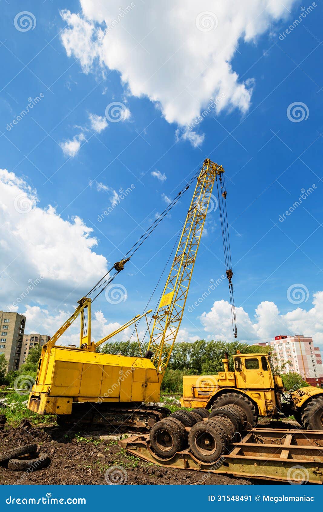 Mobile caterpillar crane stock image. Image of machine - 31548491