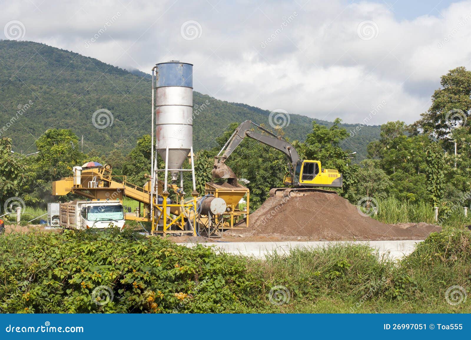 Mobile Concrete Mixer Plant Stock Image - Image of equipment, factory ...