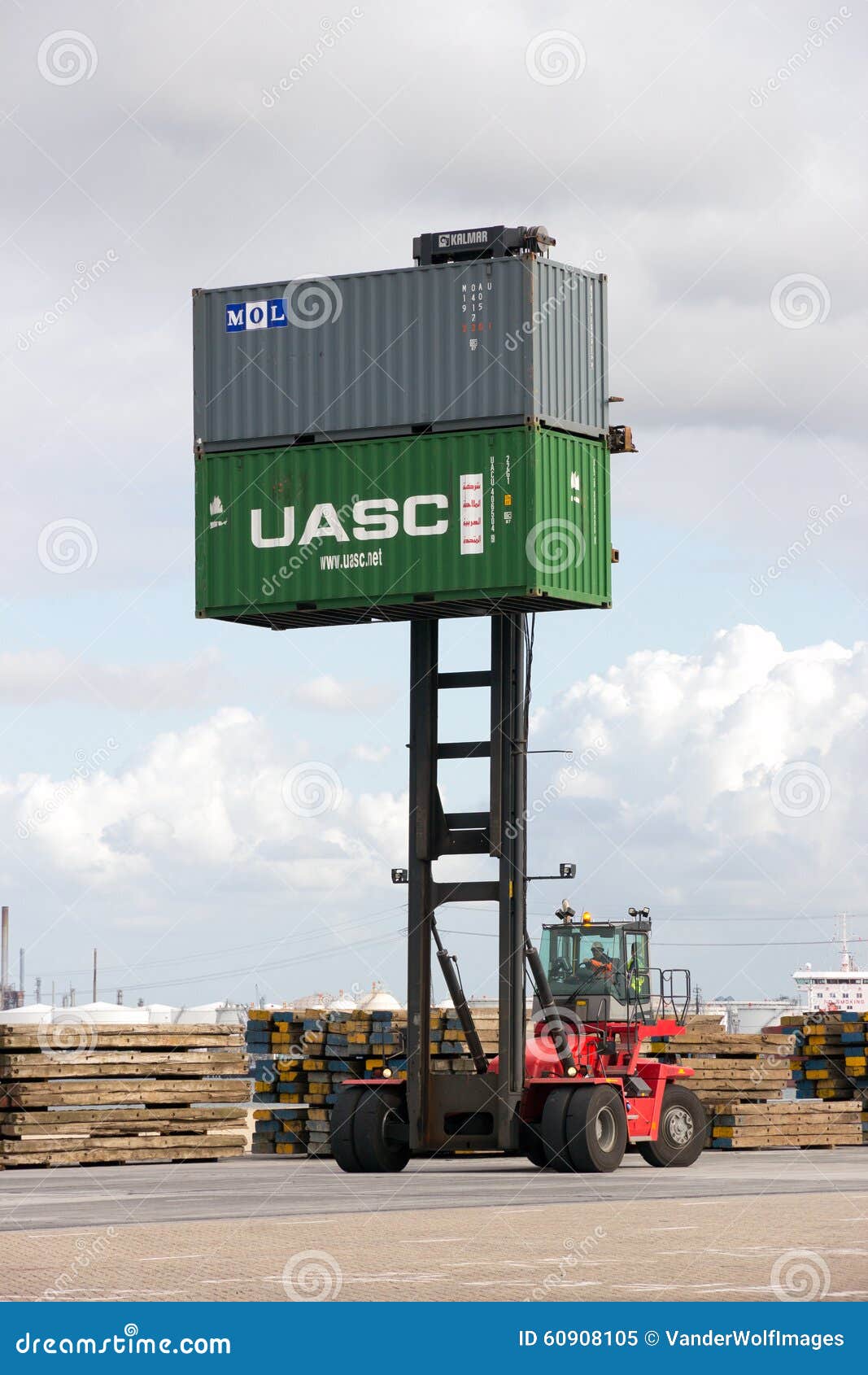 Mobile container handler editorial image. Image of carrier - 60908105