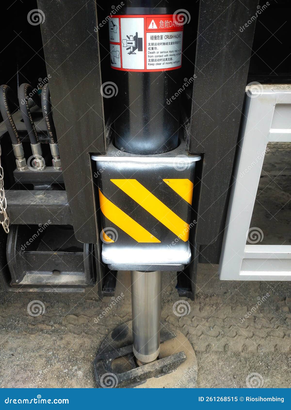 Mobile Crane Outrigger Jack after Nondestructive Testing or Crack Test ...