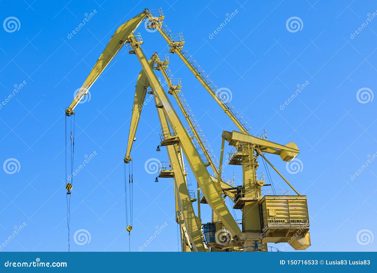 Crane, Ship-to-shore Crane Elements Editorial Stock Photo - Image of ...