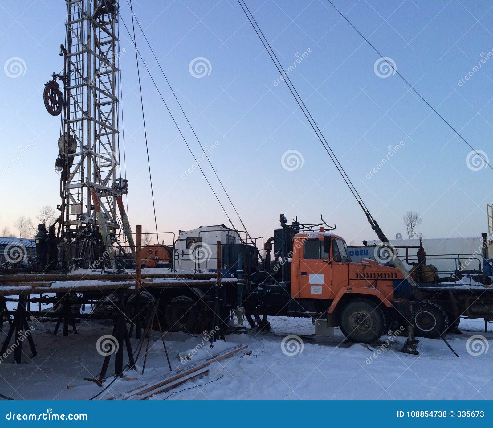 Mobile workover rig editorial stock photo. Image of repairs - 108854738