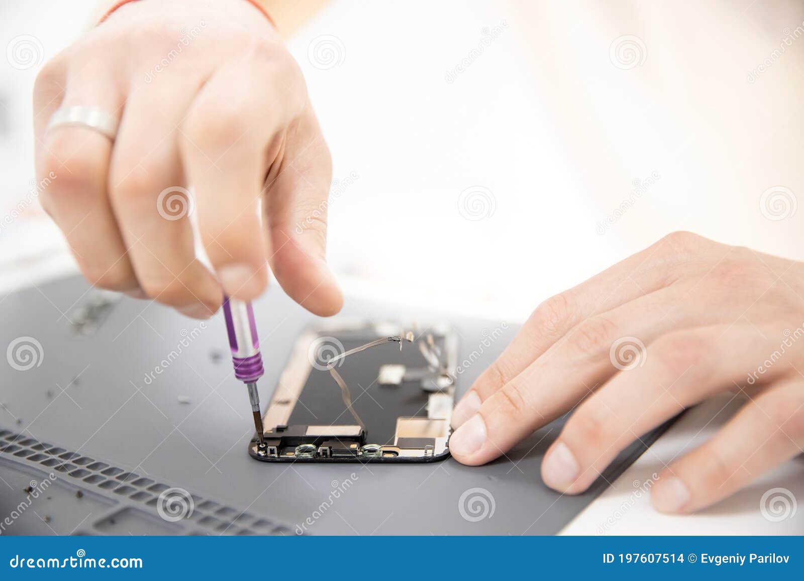 Mobile Phone Chip Repair Process, Battery Replacement and Broken Screen ...