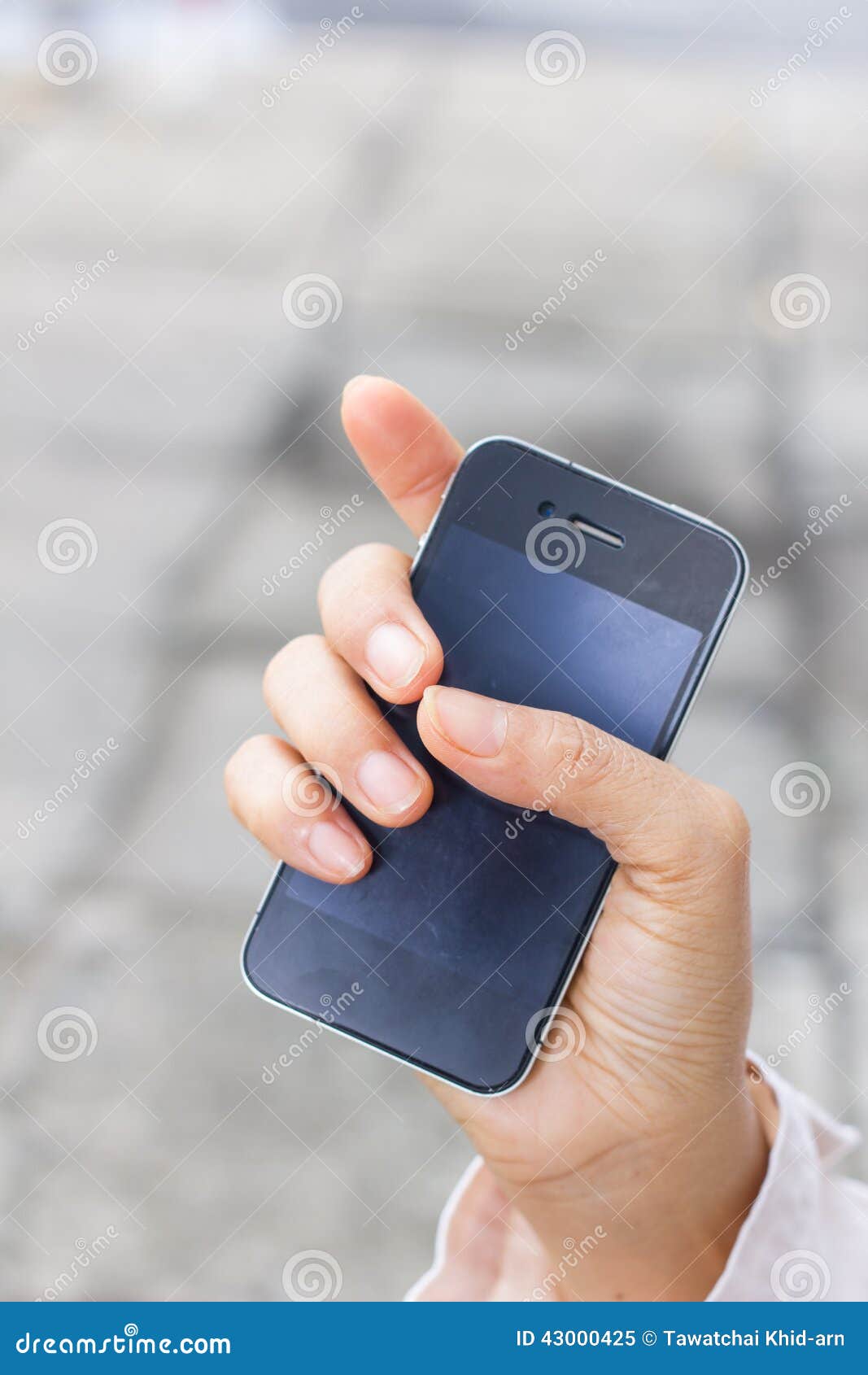 Mobile phone in woman hand stock image. Image of contact - 43000425